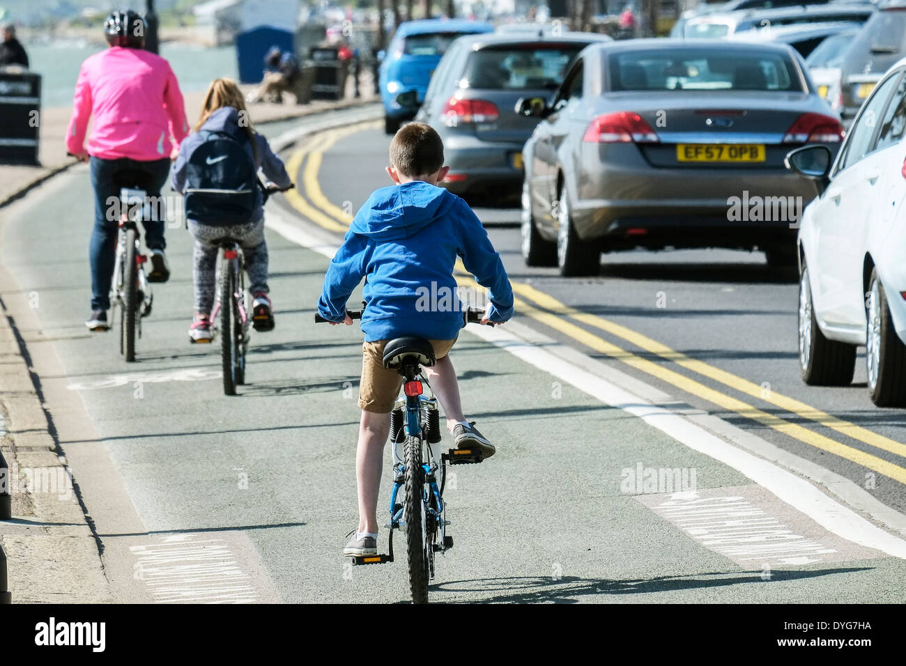 Children on bicycles hi-res stock photography and images - Alamy