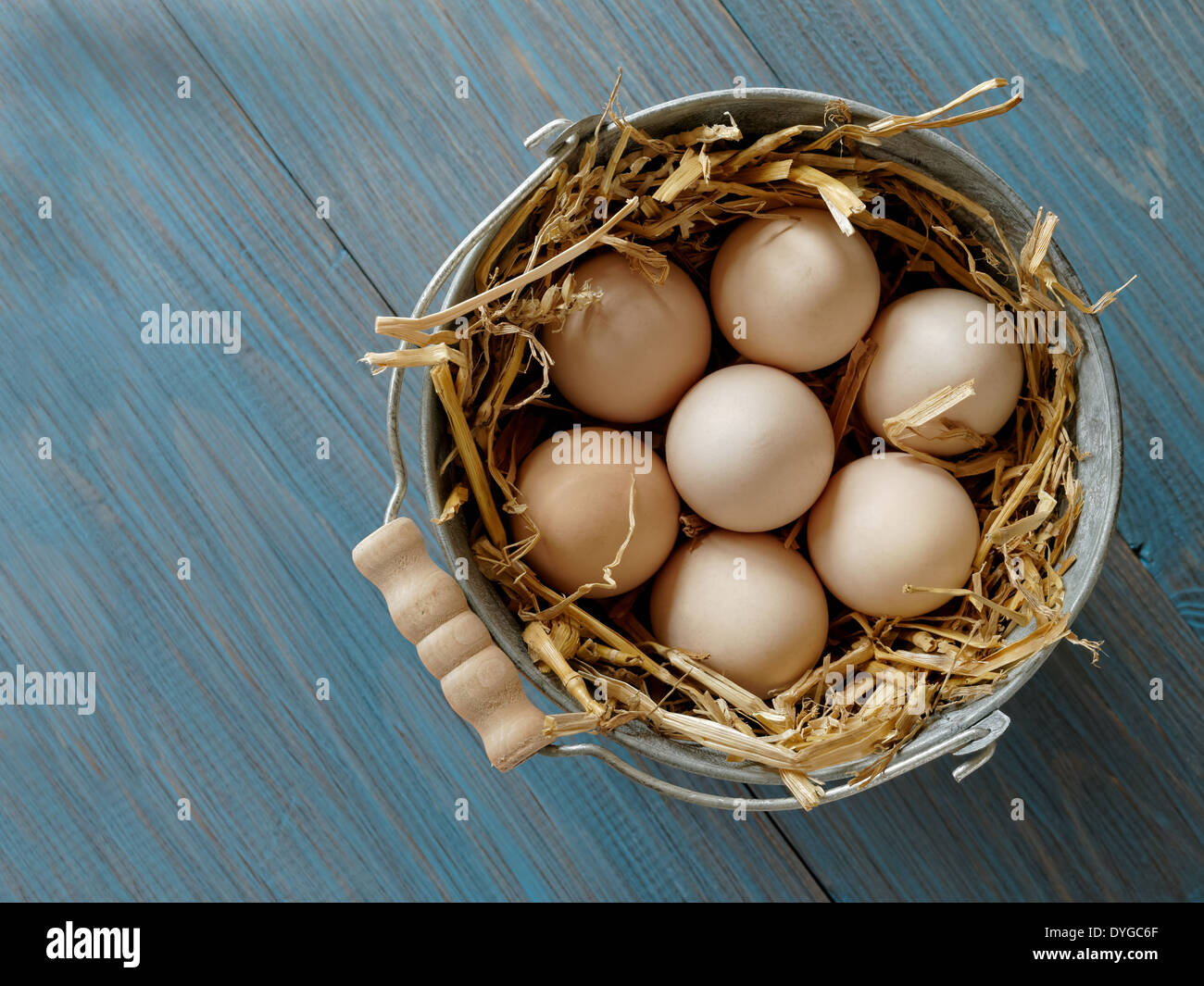 Chicken bucket hi-res stock photography and images - Alamy