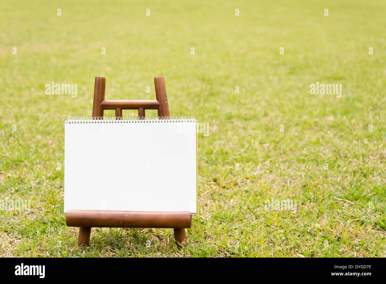 White canvas hi-res stock photography and images - Alamy