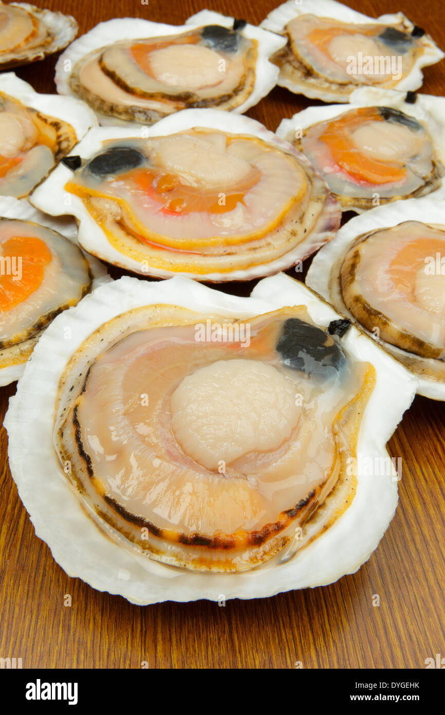 Opening scallops hi-res stock photography and images - Alamy
