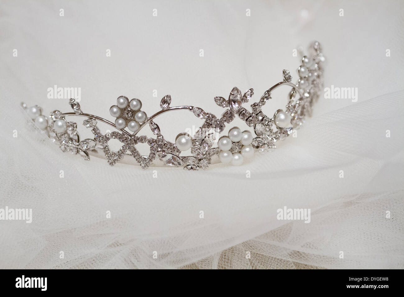 Pearl tiara hi-res stock photography and images - Alamy