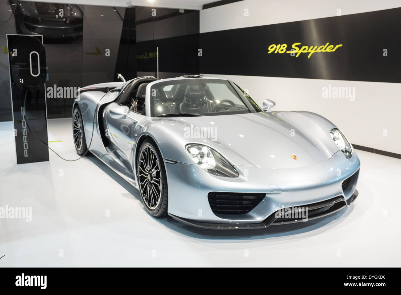 Porsche 918 spyder hi-res stock photography and images - Alamy