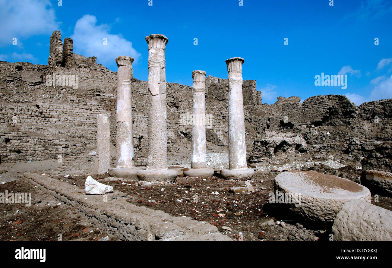 Four stone columns hi-res stock photography and images - Alamy
