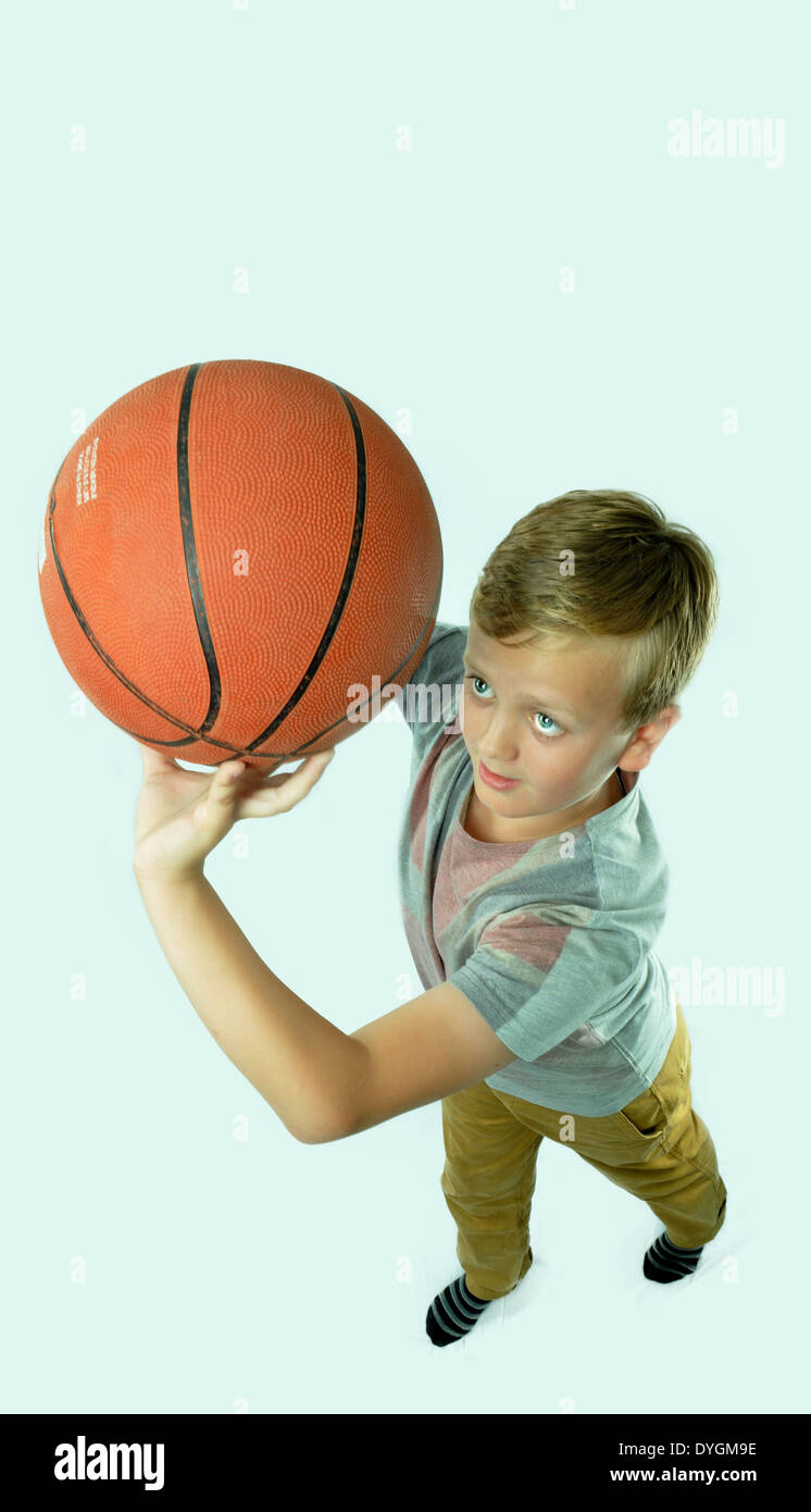 Young boy playing basketball Stock Photo - Alamy