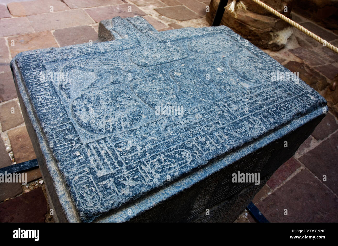 Egyptian offering table hi-res stock photography and images - Alamy