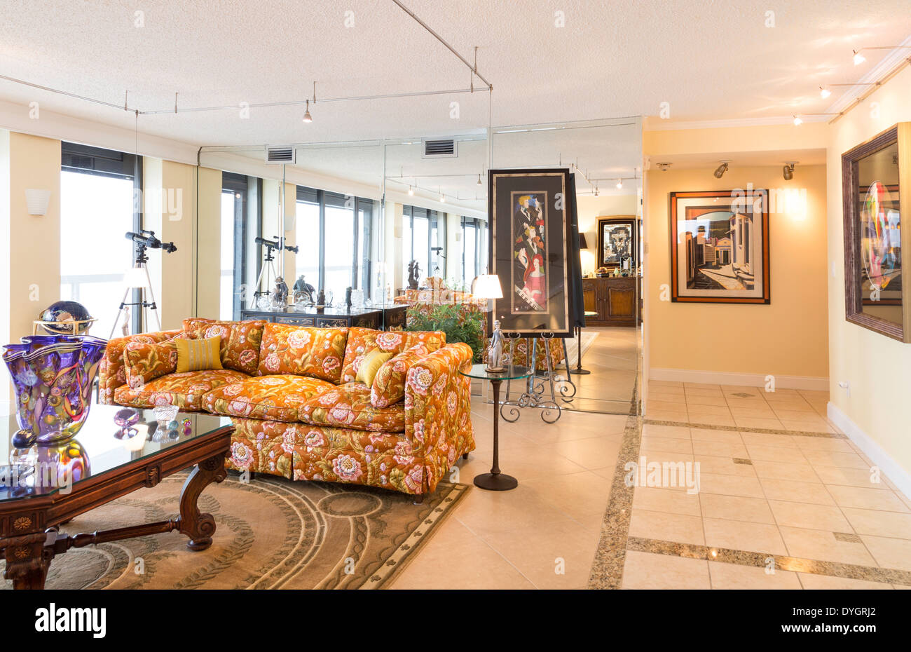 Wrap around hi-res stock photography and images - Alamy