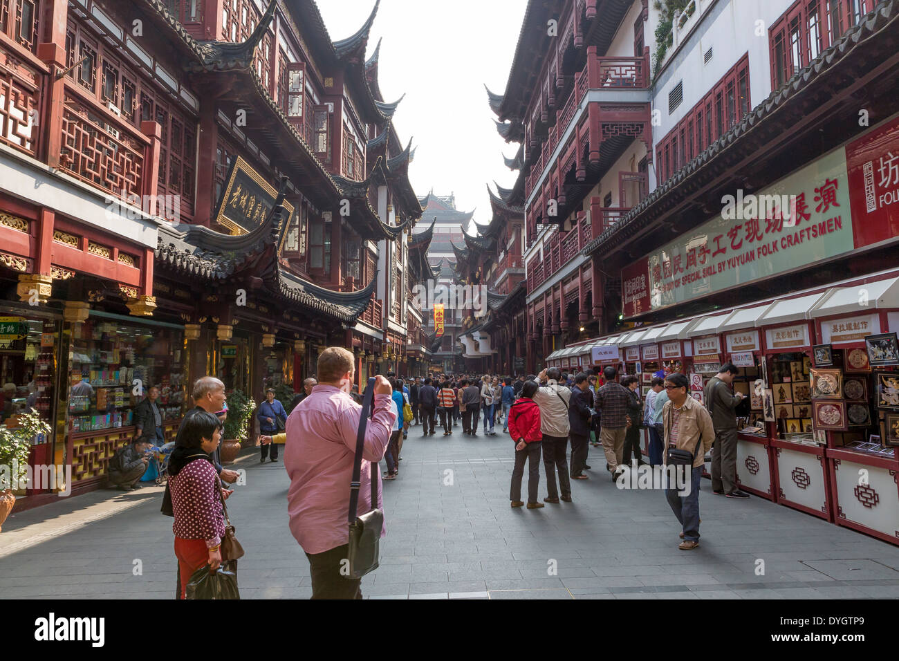 Yuyuan Garden bazaar, Old City, Shanghai, China Stock Photo - Alamy
