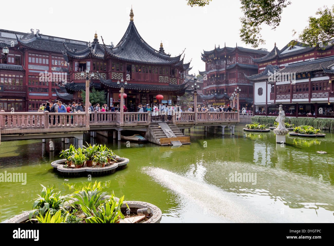 Yuyuan Garden bazaar, Old City, Shanghai, China Stock Photo - Alamy