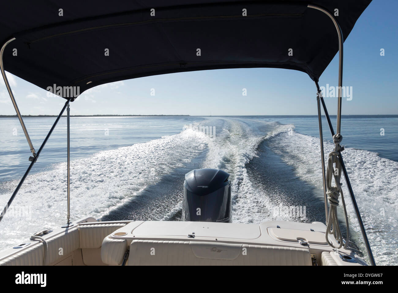 Outboard motor white hi-res stock photography and images - Alamy