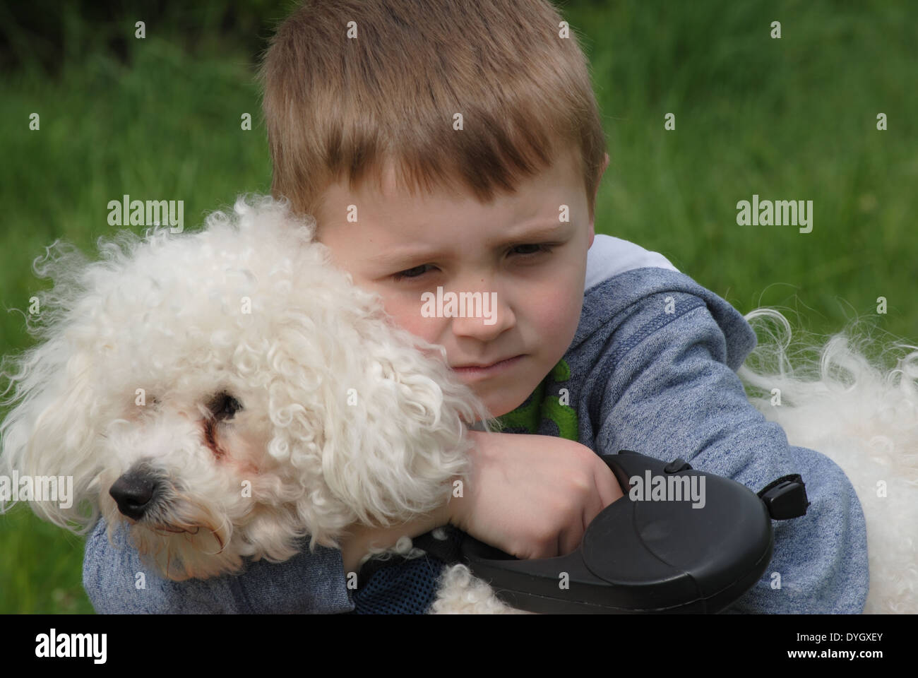 Sad little boy with dog hi-res stock photography and images - Alamy