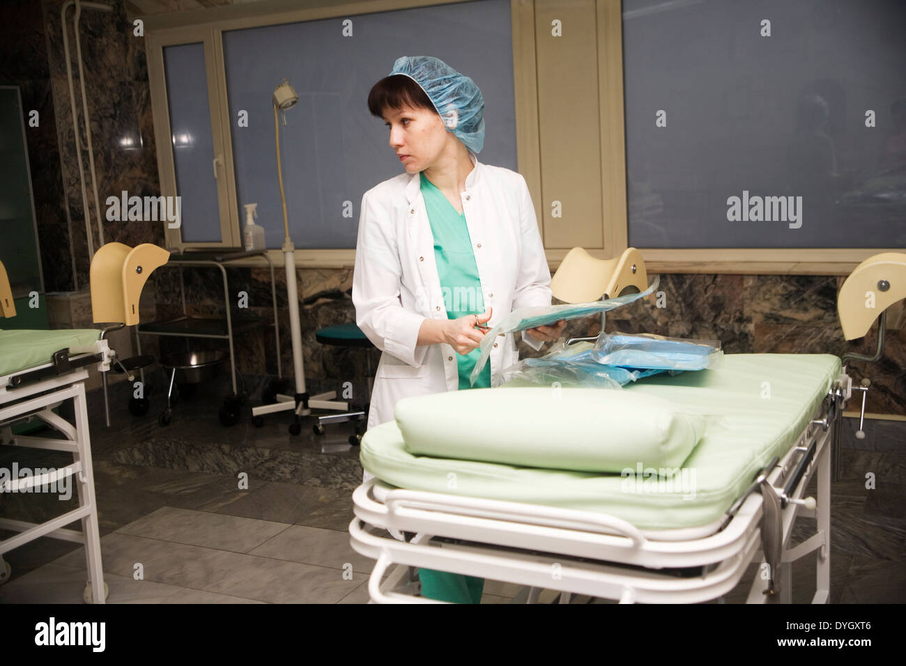 Midwife prepares instruments at a Moscow maternity hospital Stock Photo ...