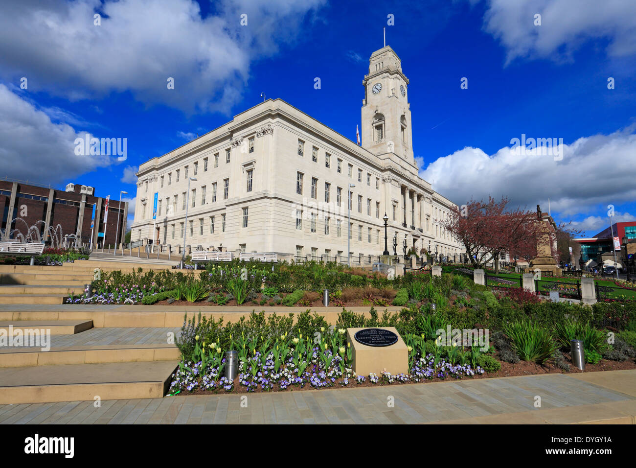 Barnsley Pals Centenary Square and Town Hall, Barnsley, South Yorkshire ...