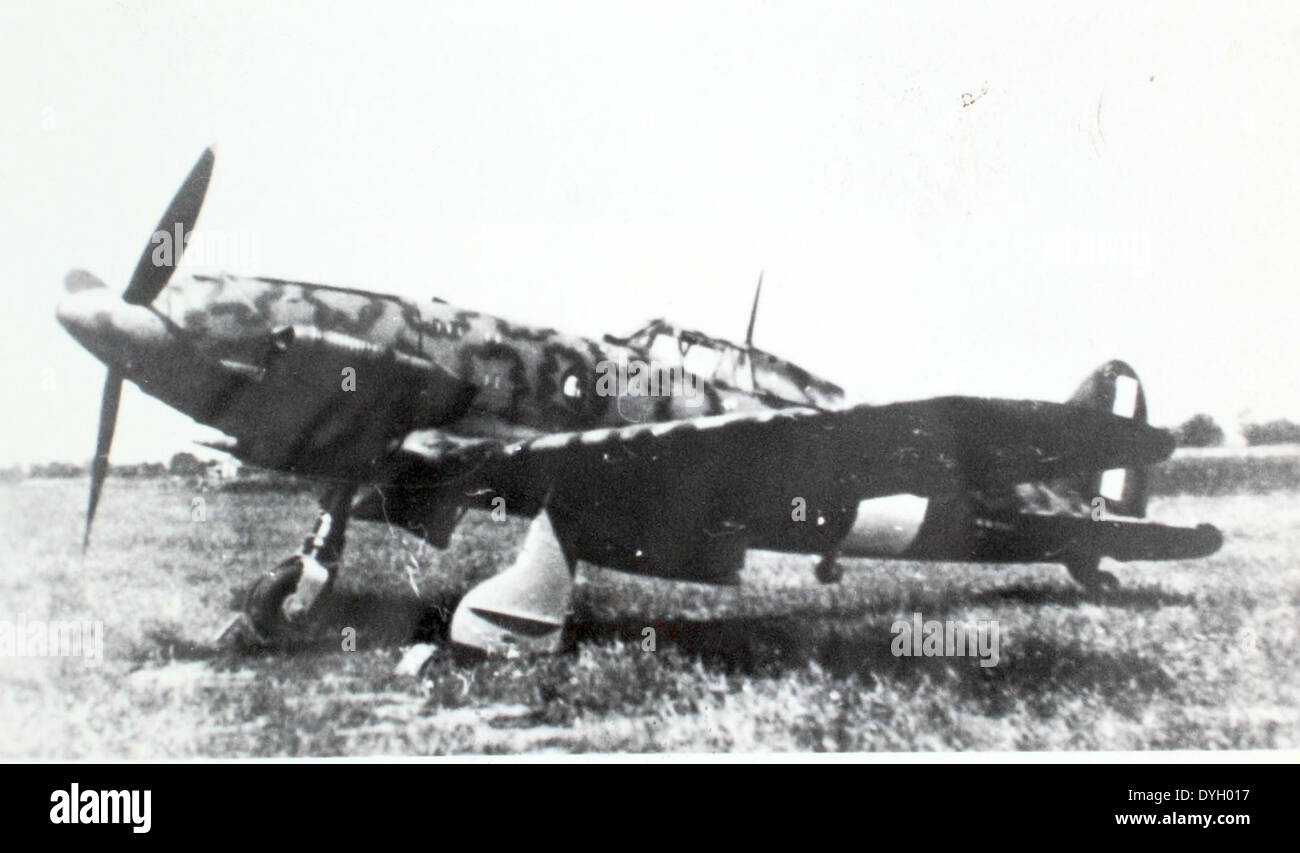 World war italian air force fighter hi-res stock photography and images ...