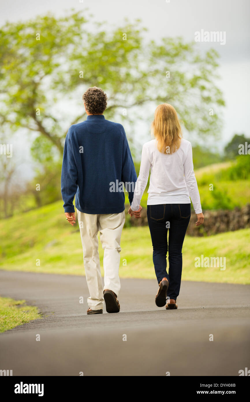 Couple walk park hi-res stock photography and images - Alamy