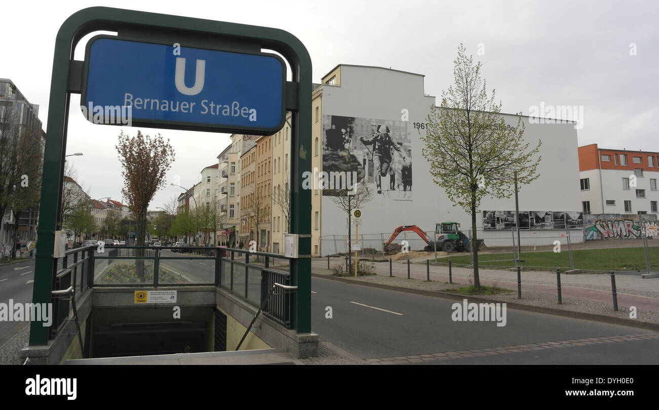 Buildings tall rising background bernauer strasse hi-res stock ...