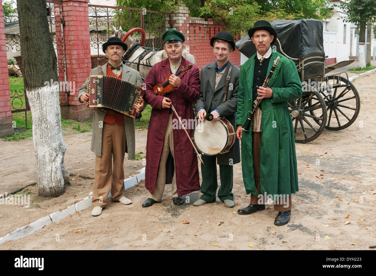 Movie episode - Marc Chagall and Bella Rosenfeld's wedding. Musical ...