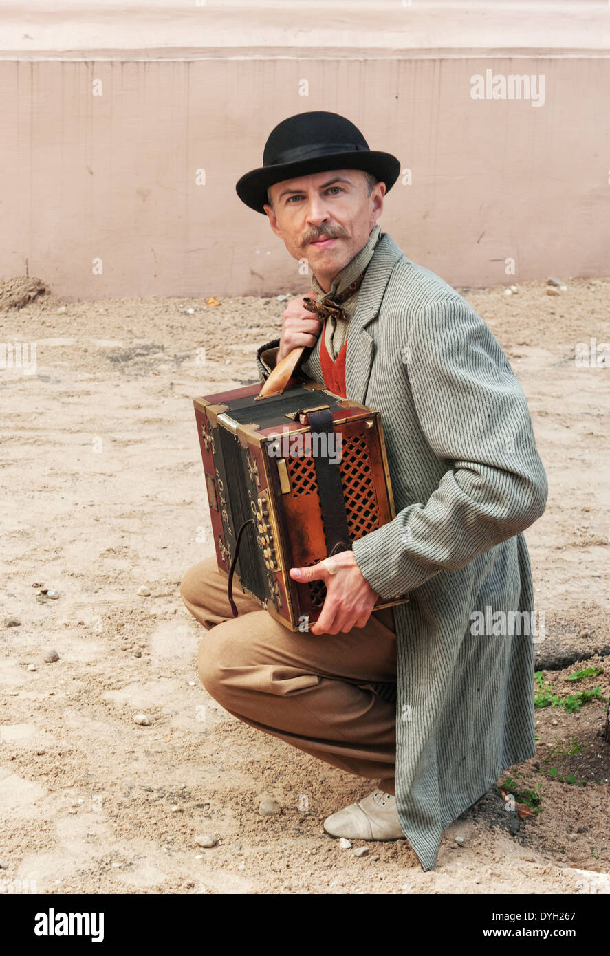 Movie episode - Marc Chagall and Bella Rosenfeld's wedding. Musician ...