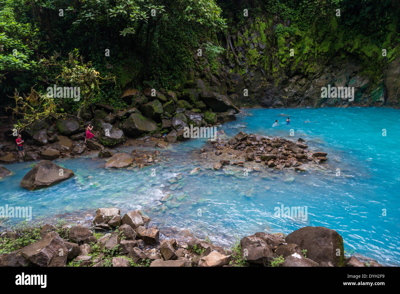 Signature turquoise blue water in the Rio Celeste, Tenorio Volcano ...