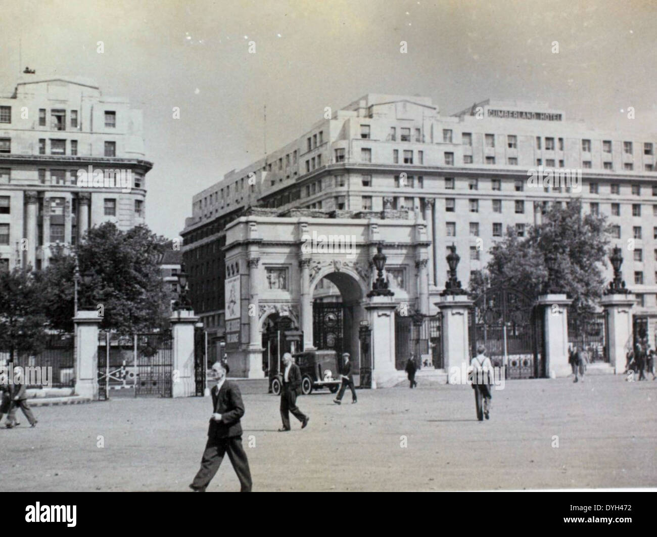 The 352nd Fighter Group, based during World War II, flew P-47 ...