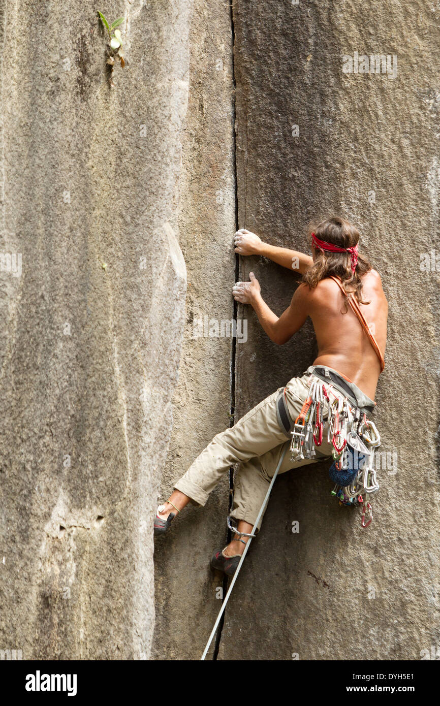 Rock Climb On A Perfect Vertical Aerial Rock Stock Photo - Alamy