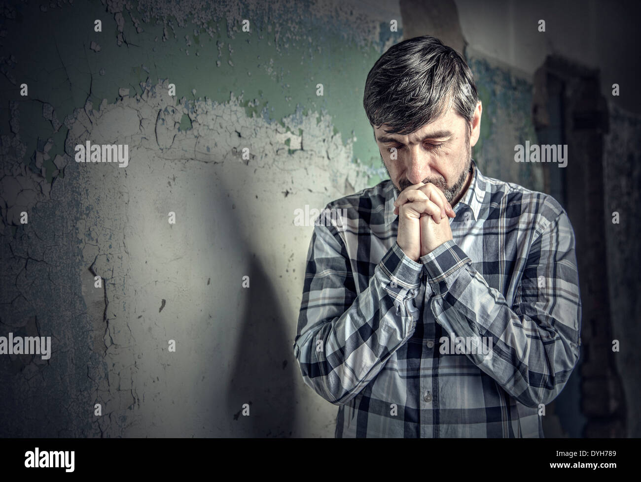 Man dark alone sad face hi-res stock photography and images - Alamy