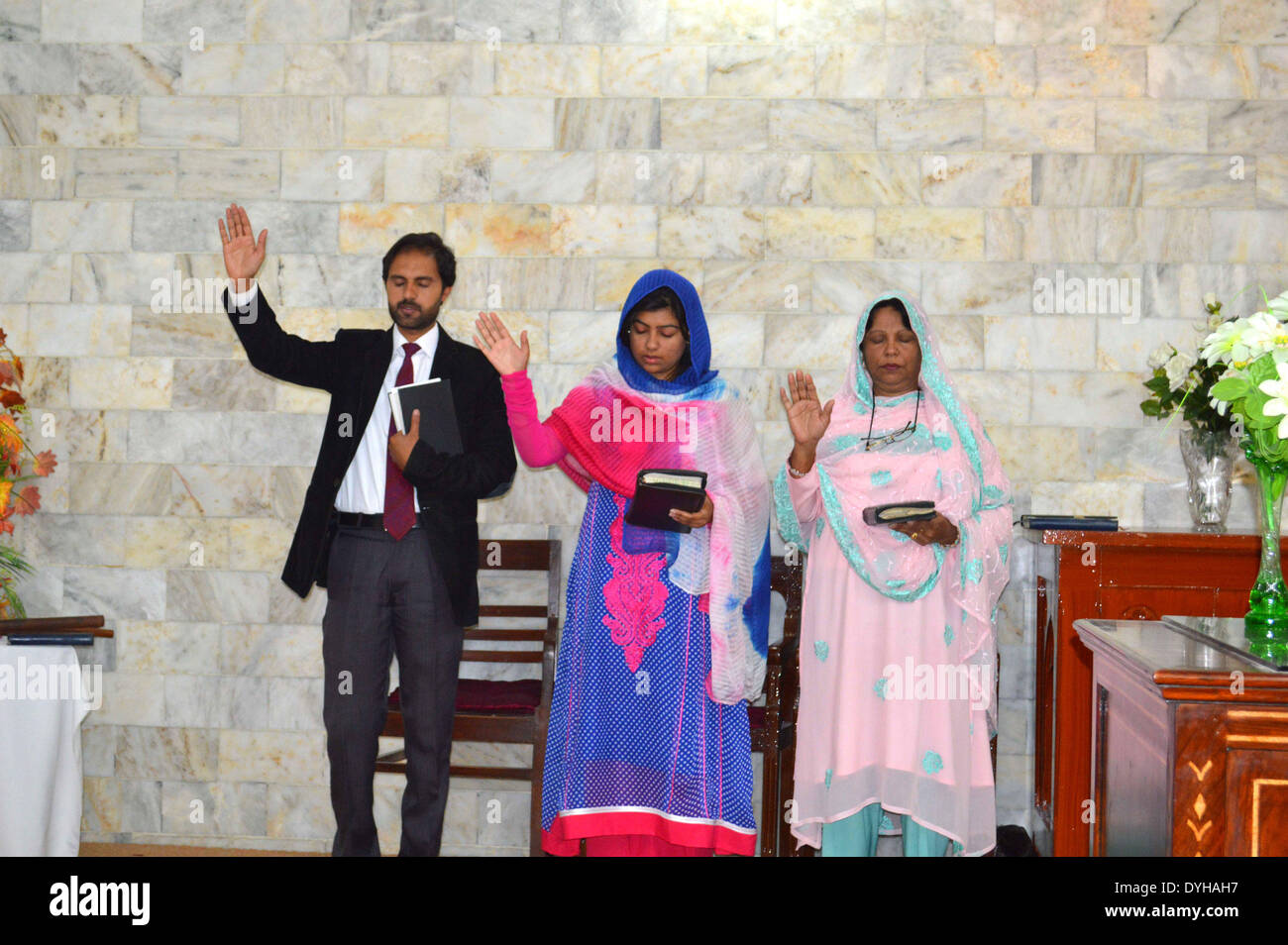Quetta. 18th Apr, 2014. Pakistani Christians attend a Good Friday ...