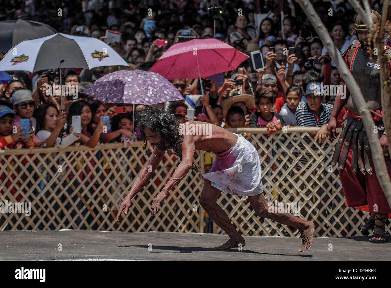 Jesus stumbles hi-res stock photography and images - Alamy