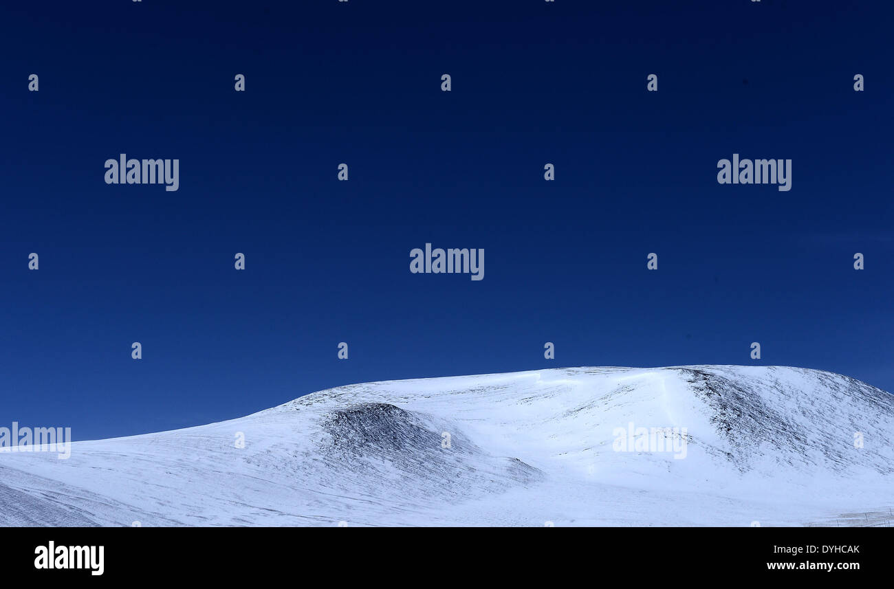 Bayan har mountains hi-res stock photography and images - Alamy