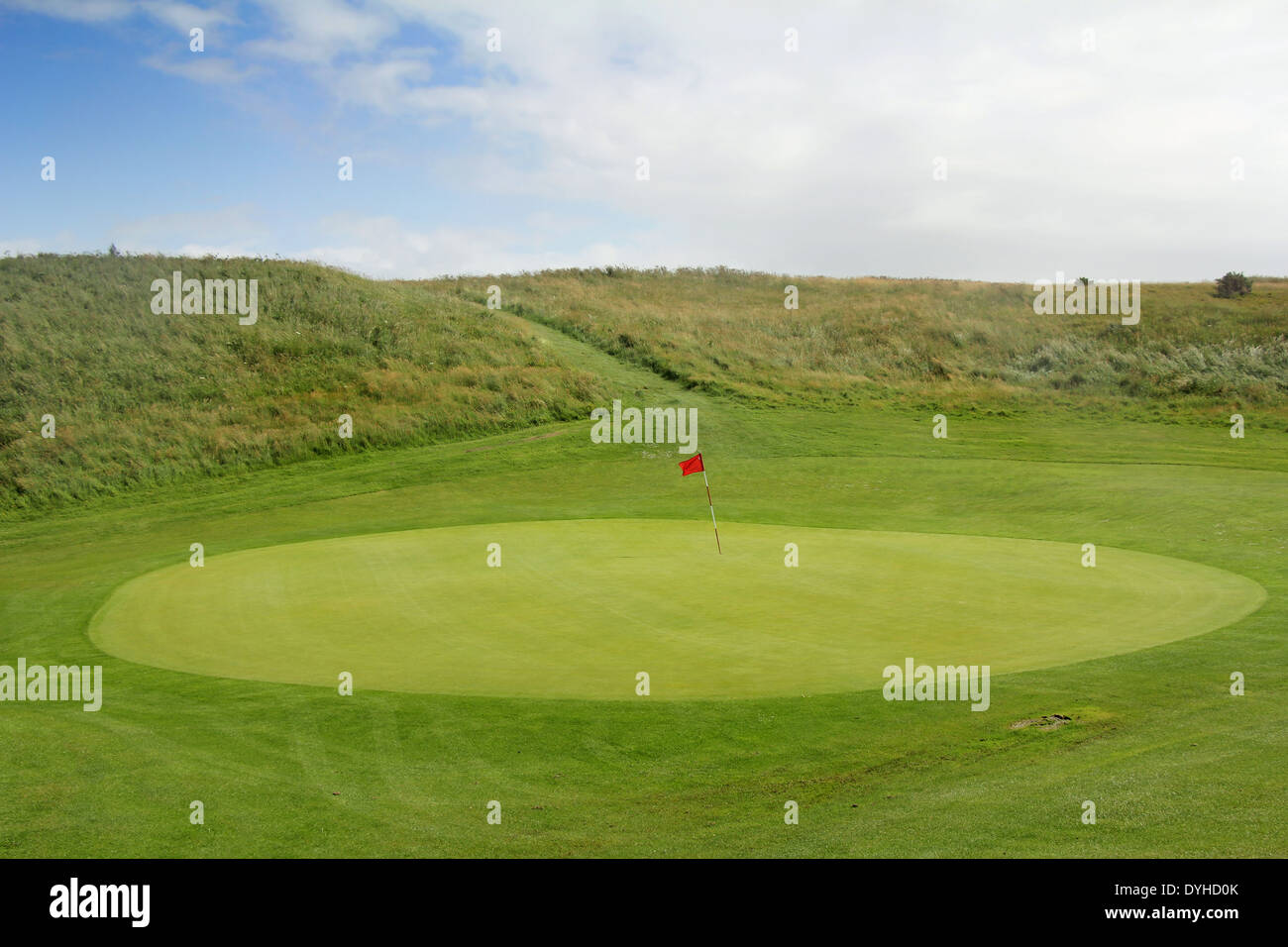Golf hole flag hi-res stock photography and images - Alamy