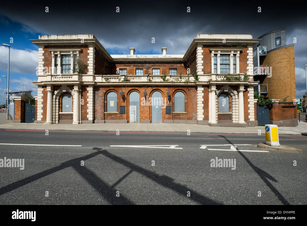 Closed railway station hi-res stock photography and images - Alamy