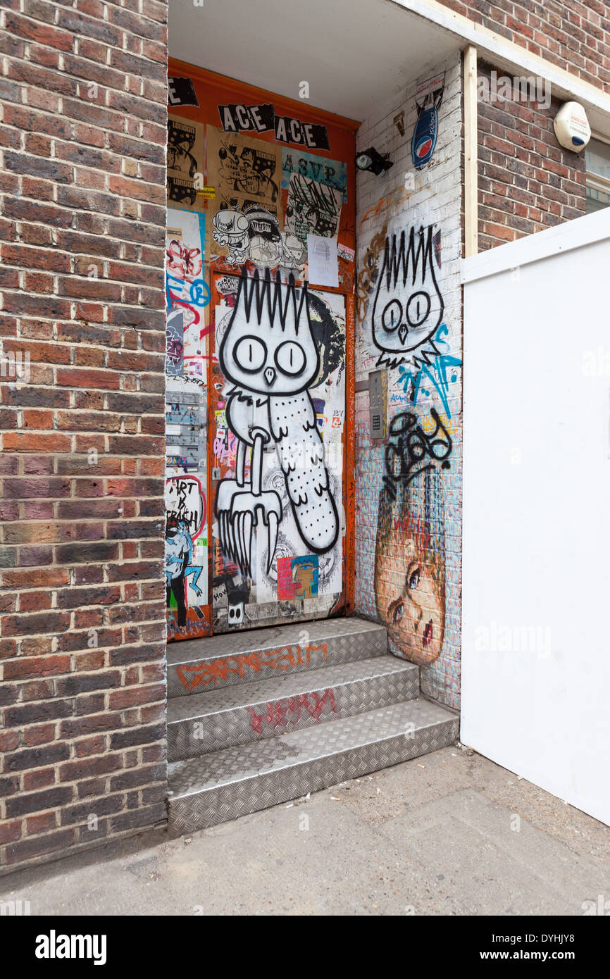 More owls painted by street artist, Dscreet, in Shoreditch, London ...