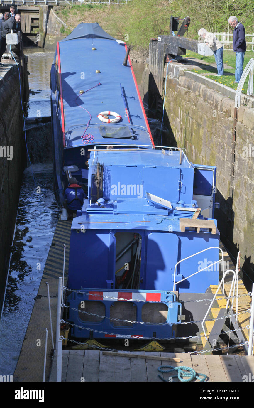 Chorley, Lancashire, Uk. 18th March 2014. Canal Barge grounded on lock ...