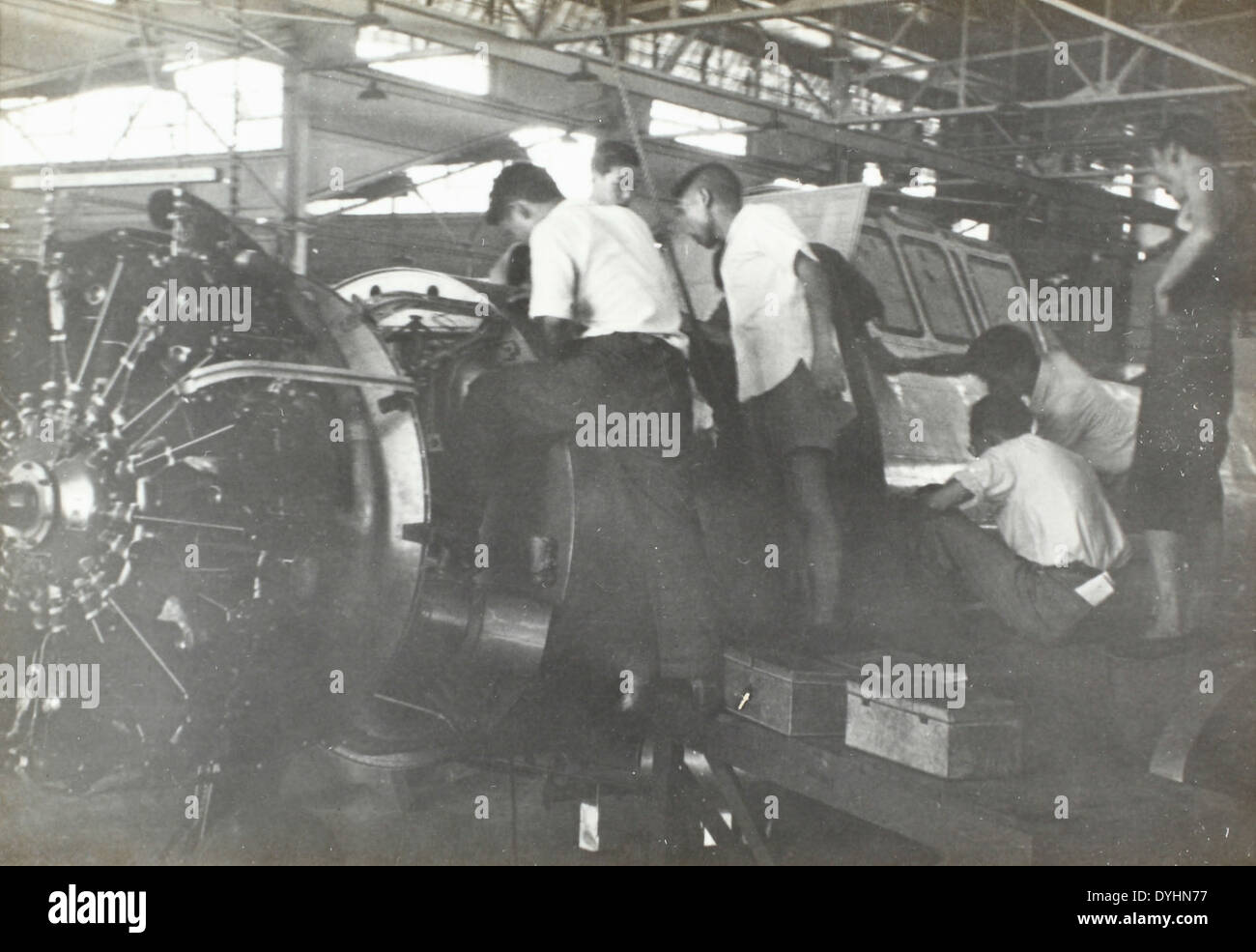 Assembling airplane hi-res stock photography and images - Alamy