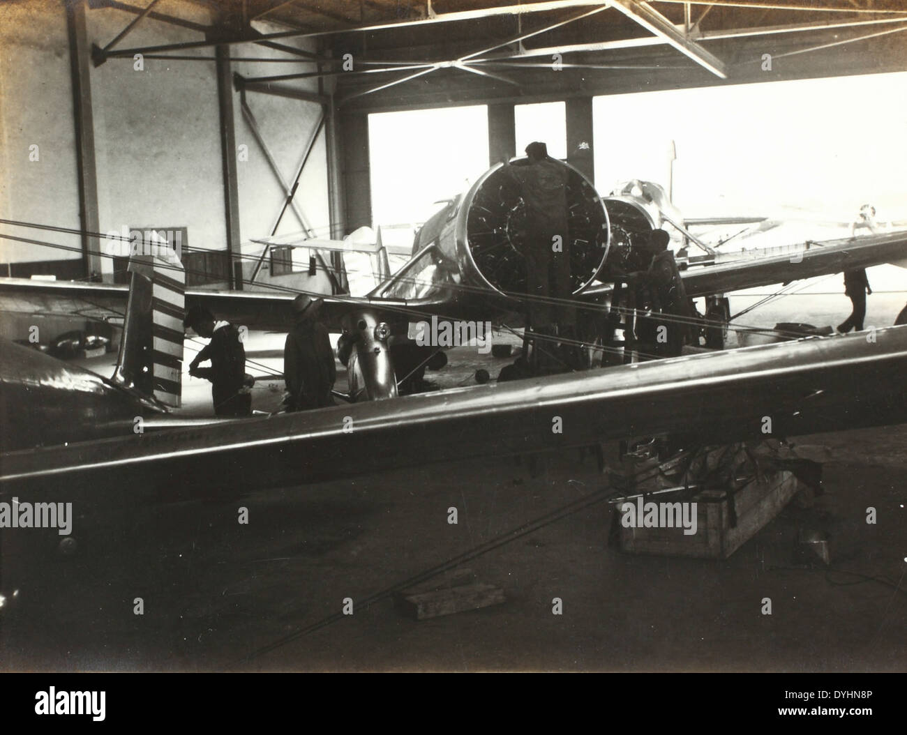 Plane factory hi-res stock photography and images - Alamy