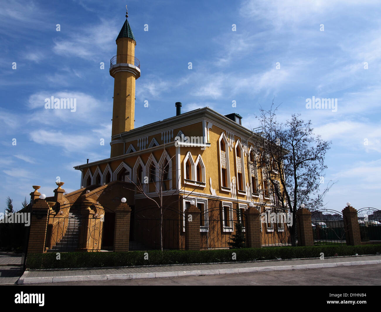 Lugansk, Ukraine. 18th April 2014. Mosque in Lugansk --- In his Friday ...