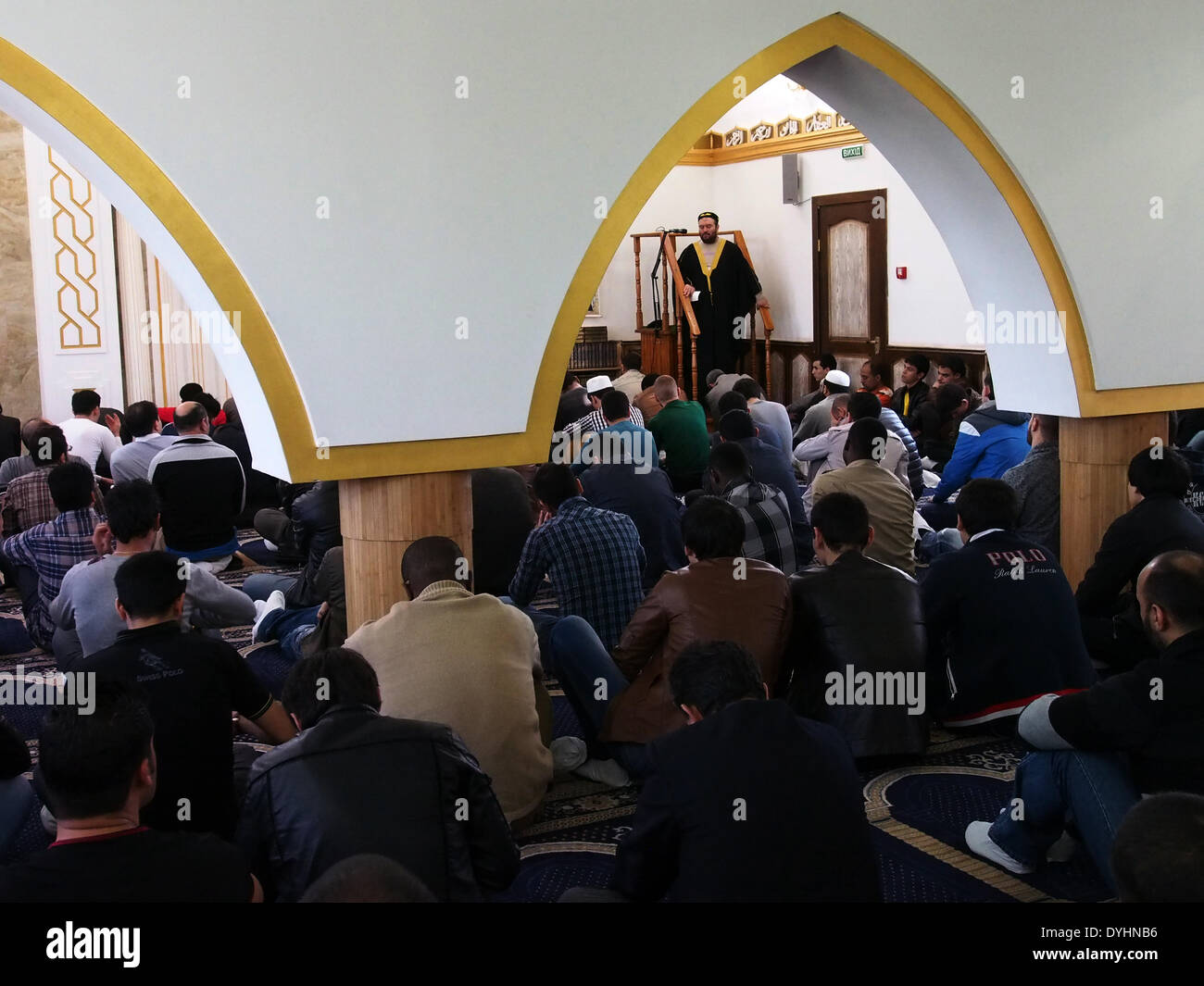 Mecca saudi arabia friday prayers hi-res stock photography and images ...
