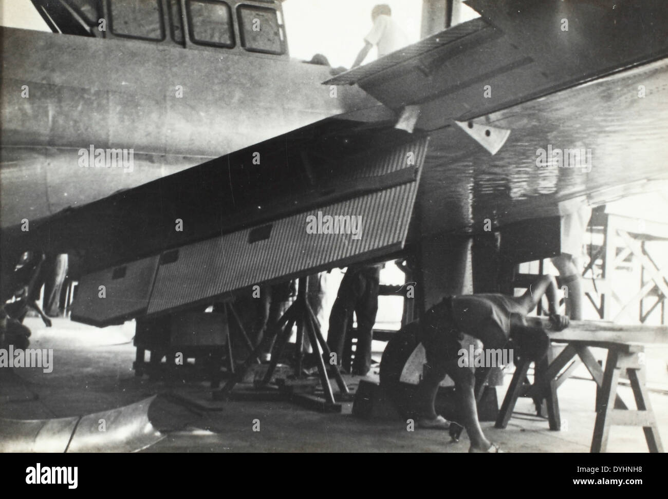 Assembling airplane hi-res stock photography and images - Alamy