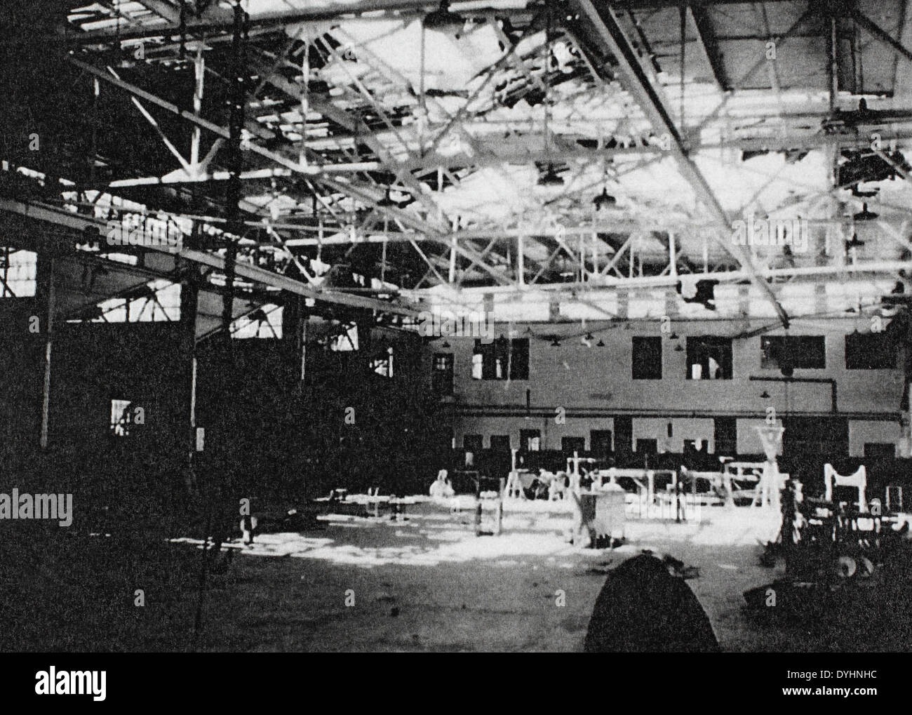 Bombing raid world war hi-res stock photography and images - Alamy