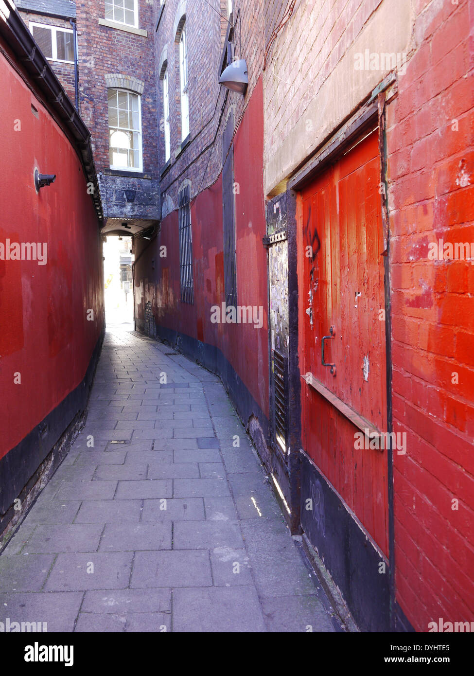 Narrow pedestrian alleyway, Forth Lane, Newcastle upon Tyne, England ...