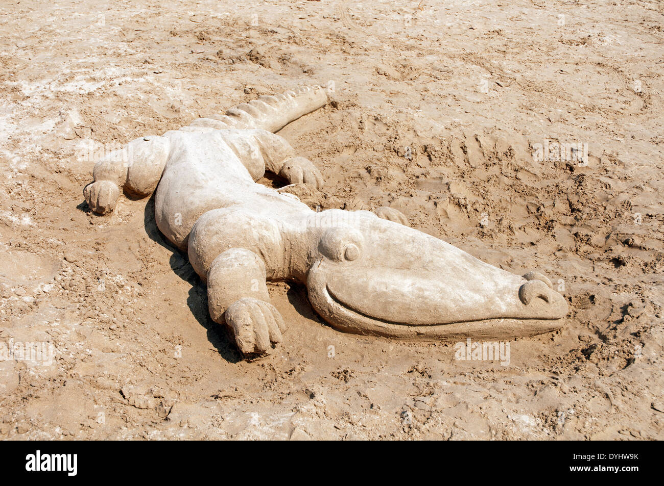 Sand statue, Alligator Stock Photo - Alamy