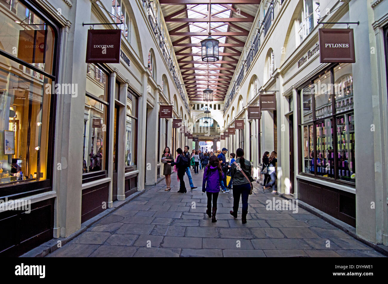 Shops in covent garden hi-res stock photography and images - Alamy