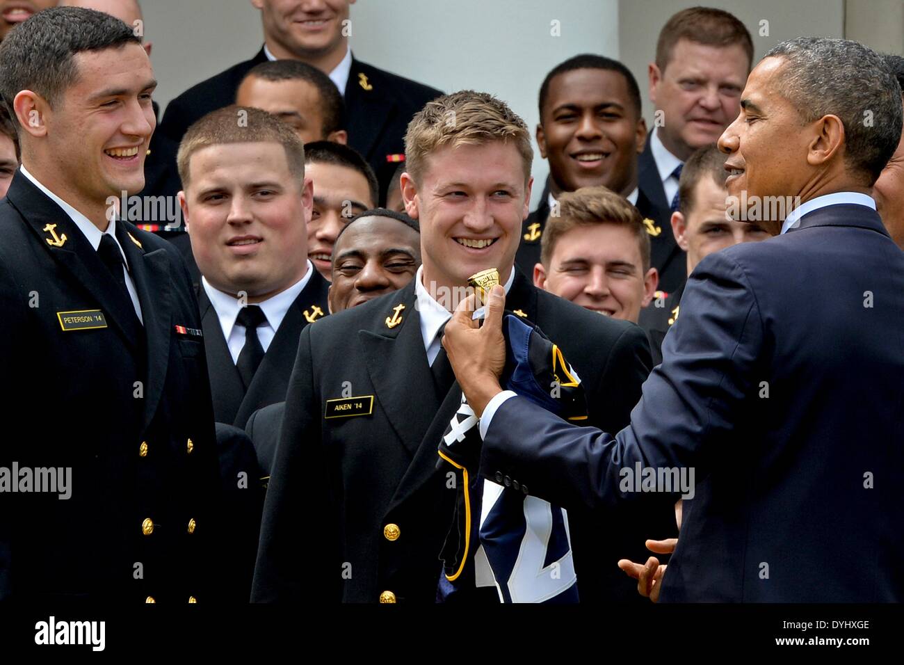US President Barack Obama thanks US Naval Academy football team members ...