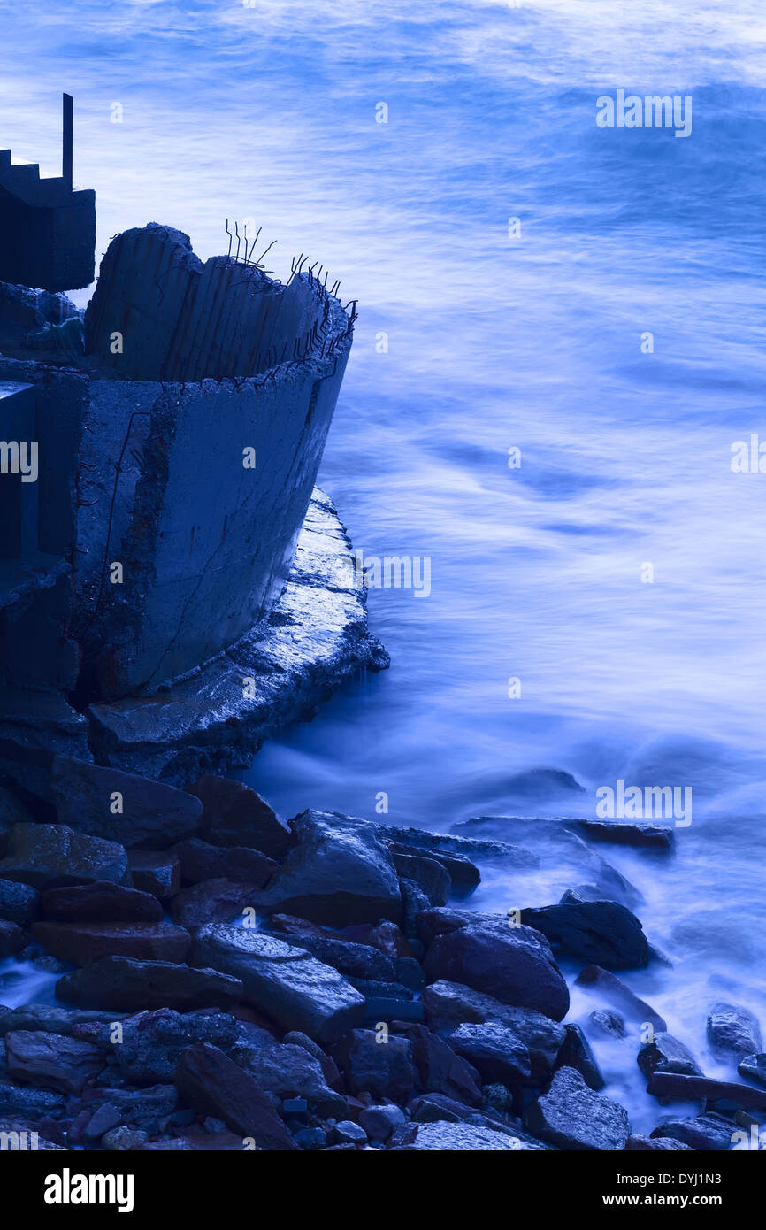 High vertical concrete sea wall hi-res stock photography and images - Alamy