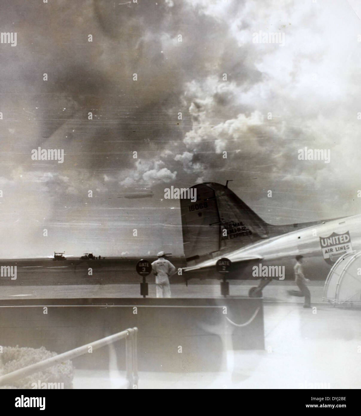 Dc 3 airliner 1930's hi-res stock photography and images - Alamy