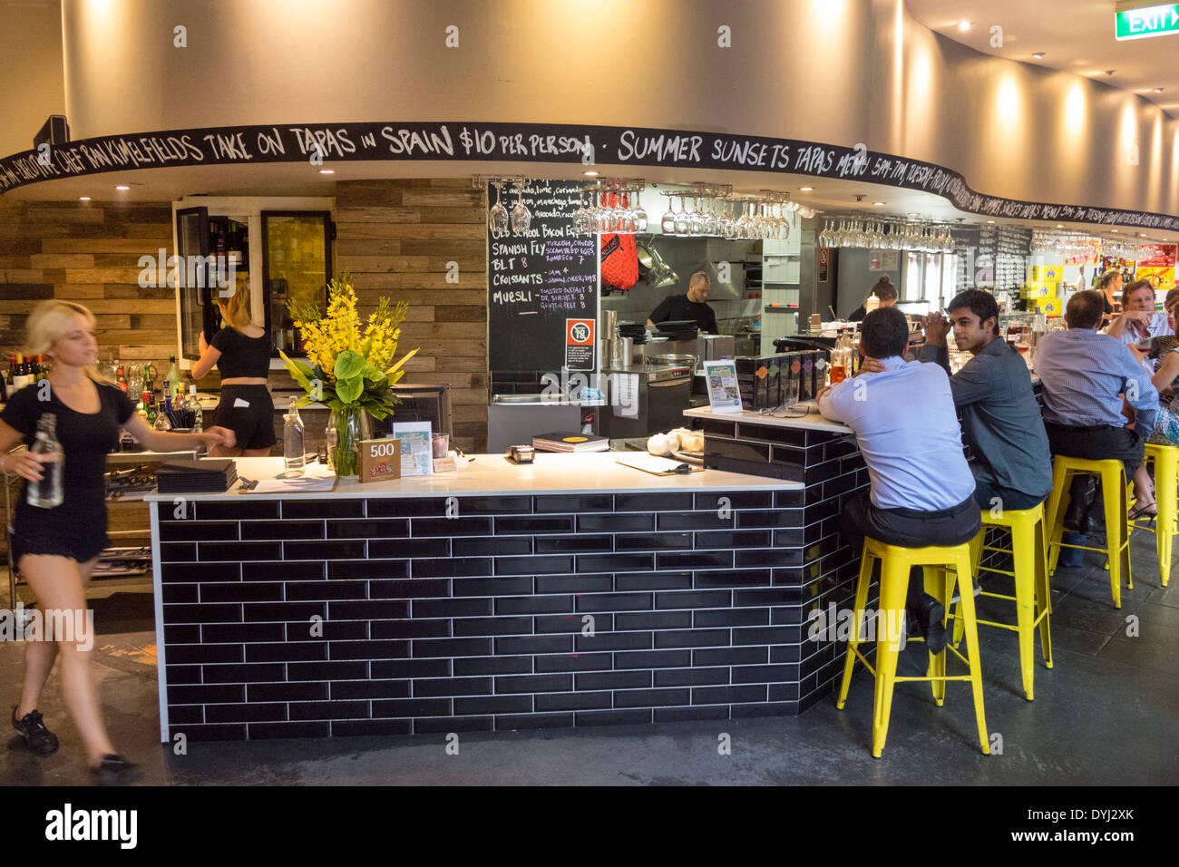 Bar bars pub counter hi-res stock photography and images - Alamy