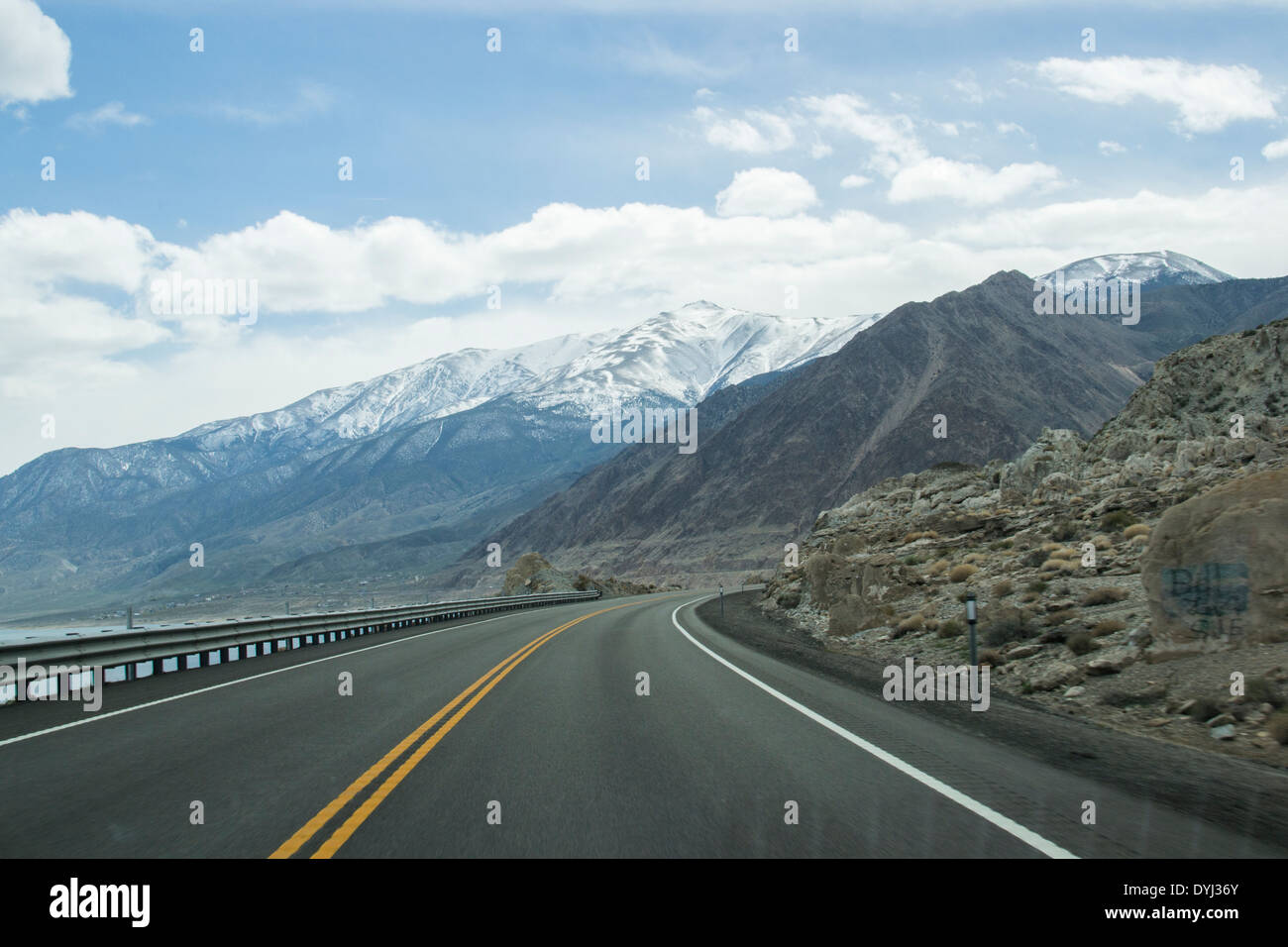 Desert freeway hi-res stock photography and images - Alamy