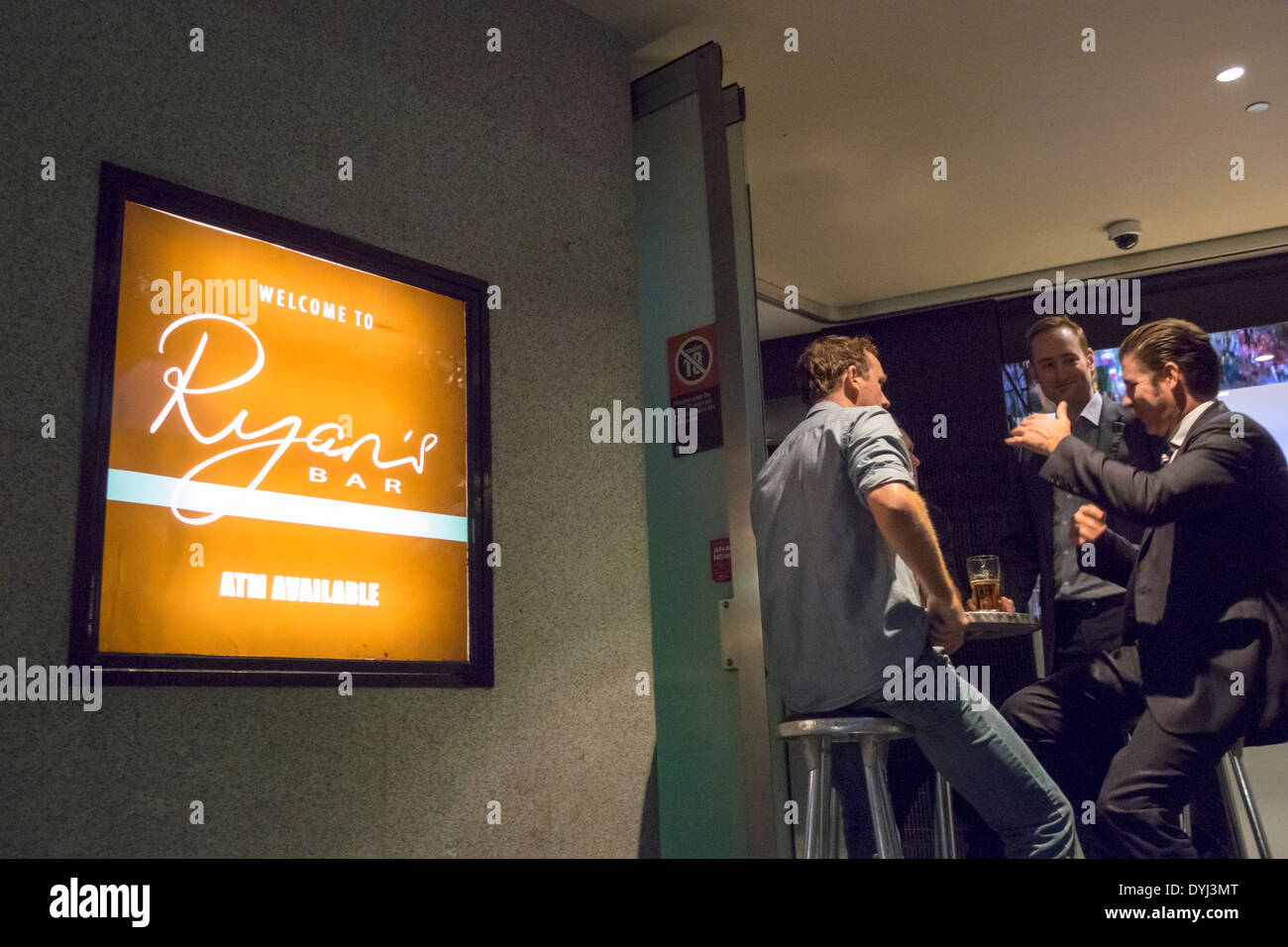 Ryans bar hi-res stock photography and images - Alamy