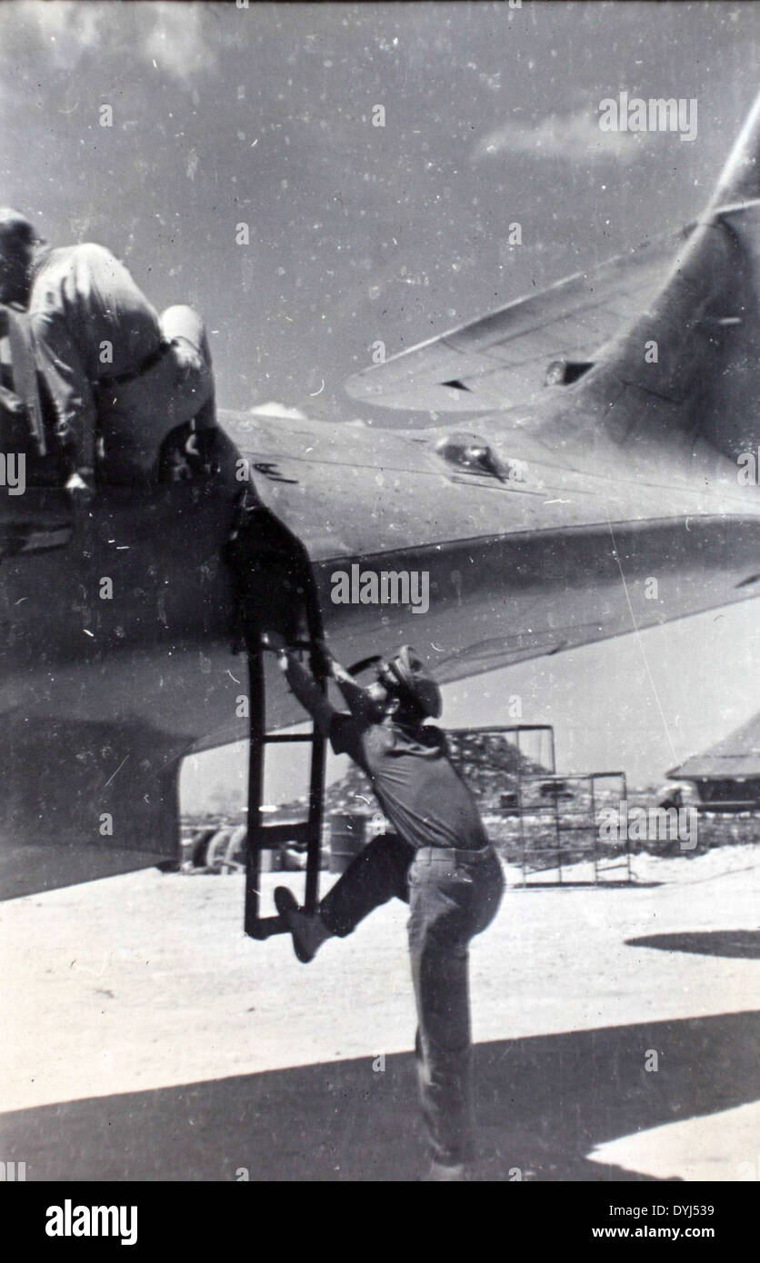 Aircraft airplane second world war hi-res stock photography and images ...