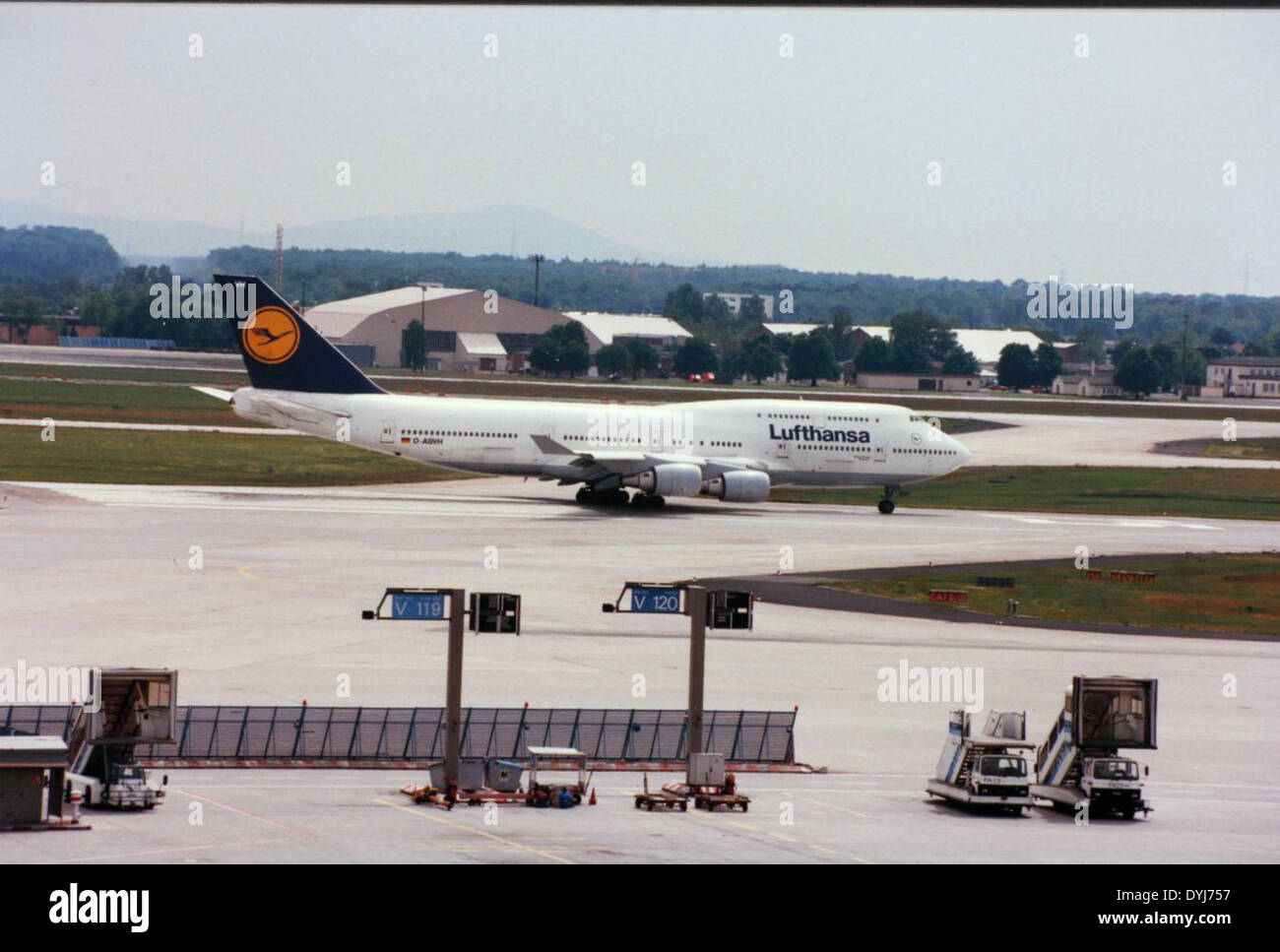 Large wide body boeing 747 hi-res stock photography and images - Alamy