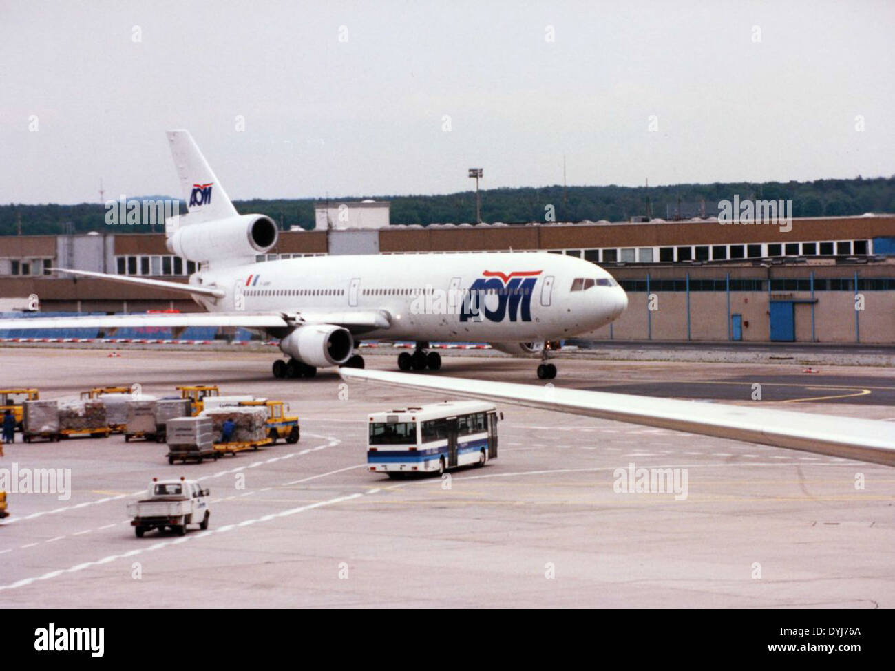 The McDonnell Douglas DC-10-30 is a wide-body, three-engine commercial ...